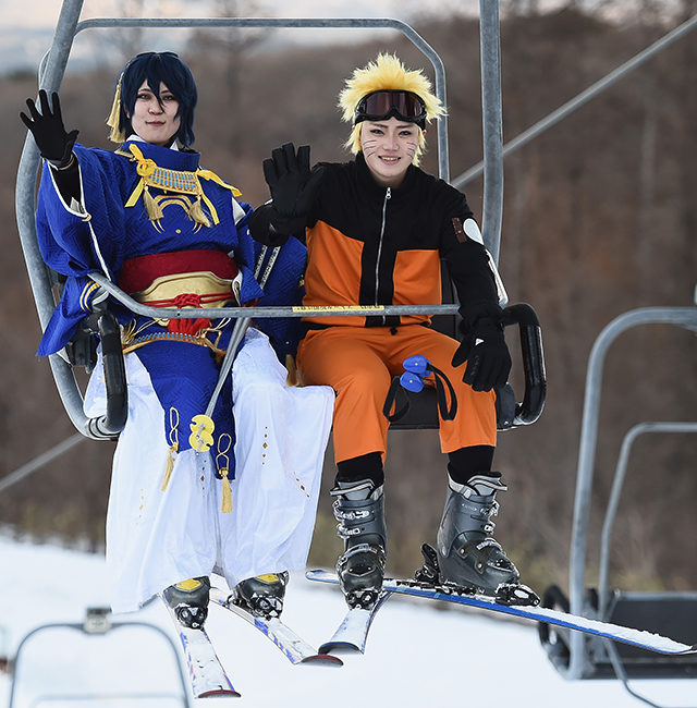 太壯觀！日本舉辦最大型「Cosplay滑雪大會」 《美少女戰士》滑雪模樣唯美到像天使 | TEEPR 亮新聞